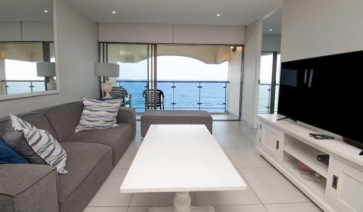 1001 Bermudas| On The Beach| Modern Umhlanga - ウムランガ