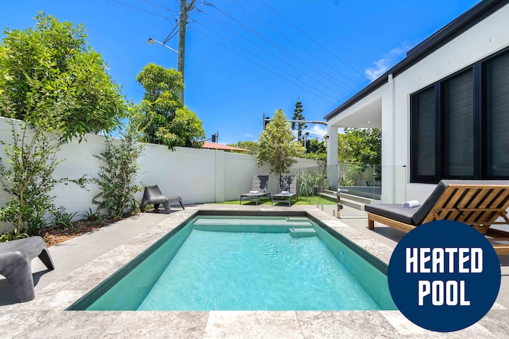 Luxe Capri Villa Heated Pool 850m To The Beach - Gold Coast