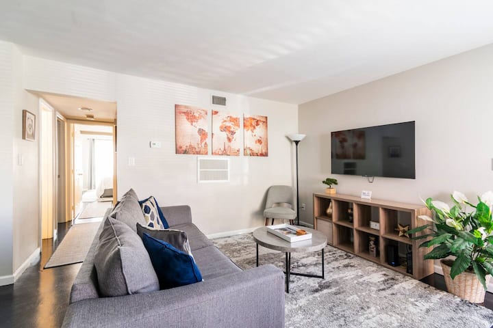 Heart Of 4th Ward | Spacious Stay + Free Parking - Charlotte, NC