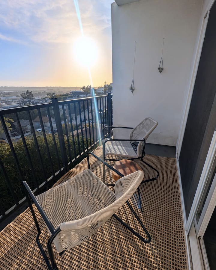 Sweeping Sunset View Elevated Living Mission Hills - San Diego, CA