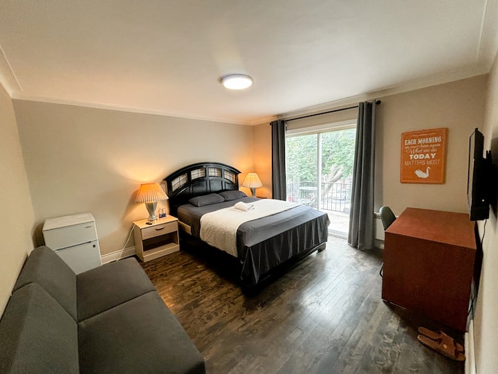 W/smart Tv, Private Balcony, Air Conditioning - Montreal