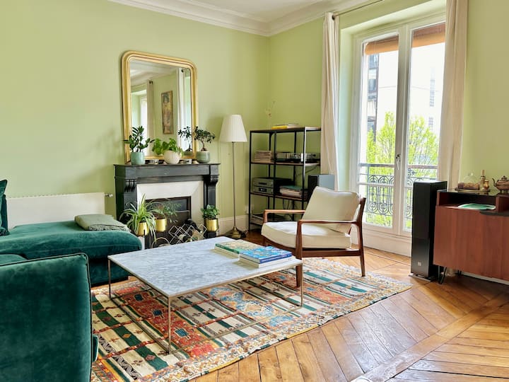 Spacious 1830s Apt. In Canal St Martin - 50sqm - Paris