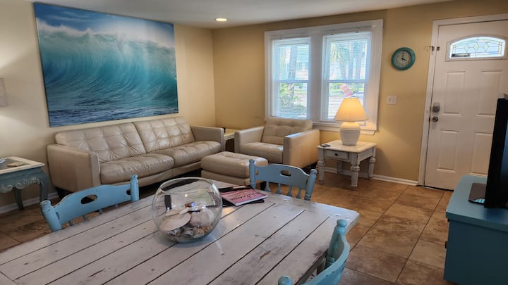 1.5 Blocks To The Beach! - Come Out Of Your Shell! - Neptune Beach, FL