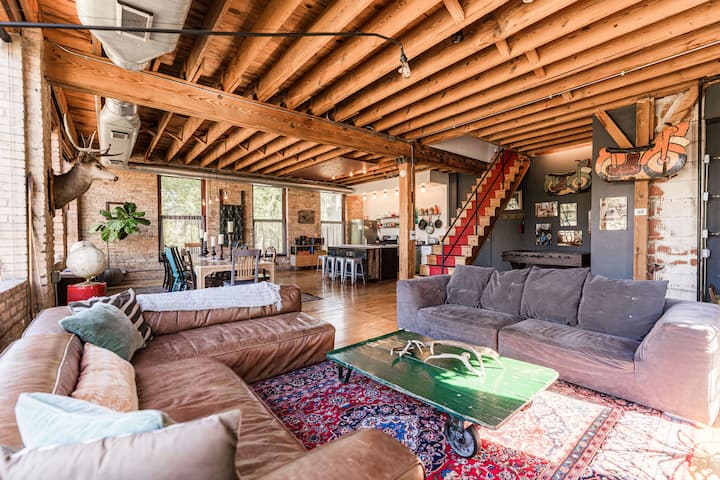 The Grand Kimball Lodge, Logan Square, Sleeps 20 - Chicago, IL