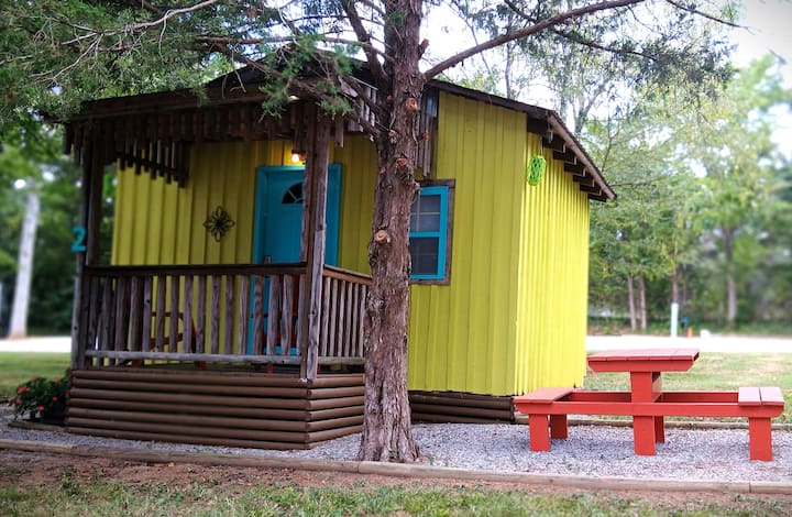Glamping Cabin 2 - Near Spring Hill & Franklin - Splash Pad, Spring Hill