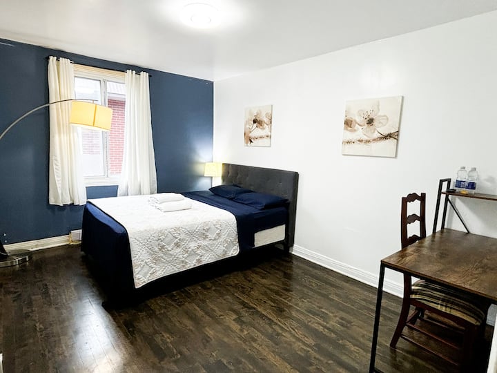 Spacious Room W/smart Tv & Air Conditioning - Montreal