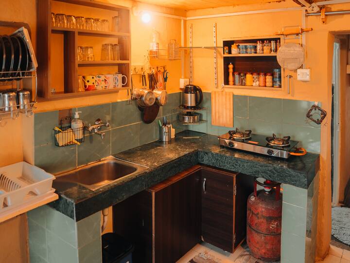 Buransh - Cozy Room With Kitchen@ira's Hideaway - Palampur