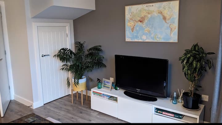 Whole House With Parking.20mins Walk To Races - Cheltenham