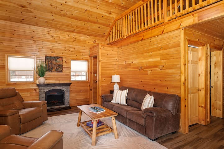 Oak Premier: Family Rustic Log Cabin - Bethlehem, NH