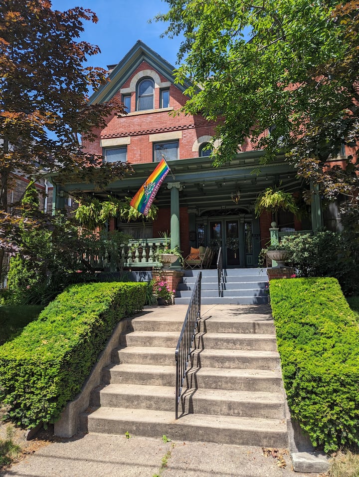Friendship Victorian Gem 2br - Pittsburgh, PA