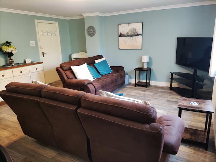 3 Mins Walk To Beaches: Spacious Sleeps 4: Parking - 페인톤