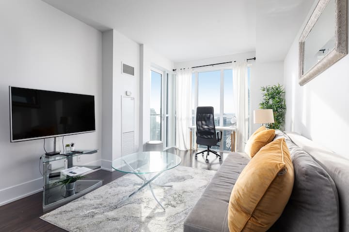 Luxury 2 Br Suite  Downtown | Balcony | Fast Wifi - Toronto