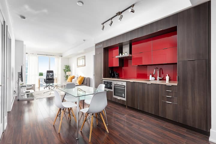 Luxury 2 Br Suite  Downtown | Balcony | Fast Wifi - Toronto