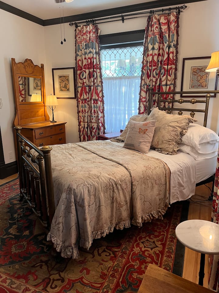 Old Colorado City Home
A-strp-24-0101 - Manitou Springs, CO