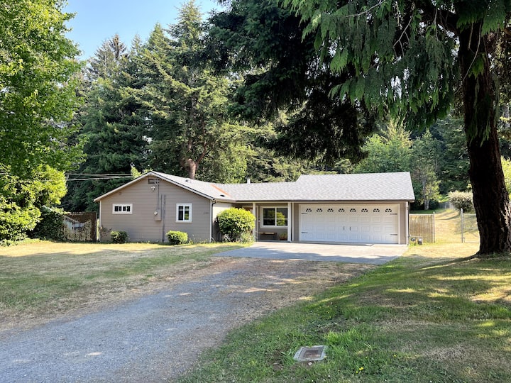 10 Minutes From Beaches And Redwoods-3 Bed-2 Bath - McKinleyville, CA