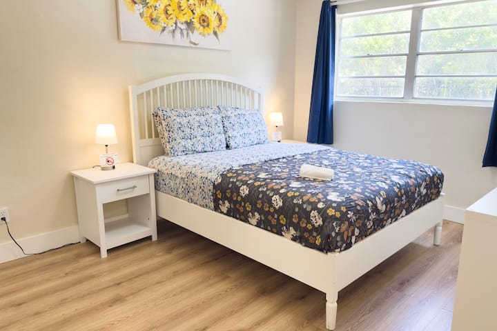 Beautiful Apartment 2 Minutes Walking To The Beach - Aventura, FL