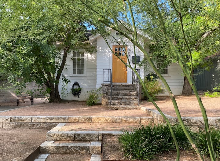 Soco 2br Classic Austin Bungalow, Peaceful Yard - Austin, TX