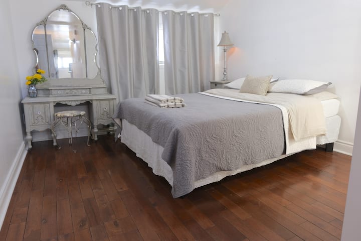 Private Suite In South Etobicoke - 미시소거