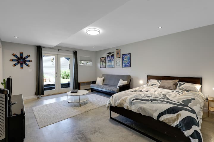 Large Modern Private Room In A Great Location - Vancouver