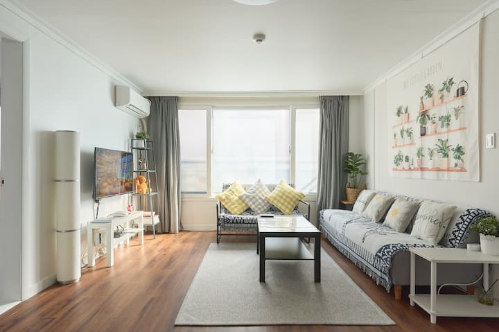 *25년리모델링*
홍대,상수,합정역도보3분,
방3,욕실2,넓은거실,주방,침대5 - Seoul