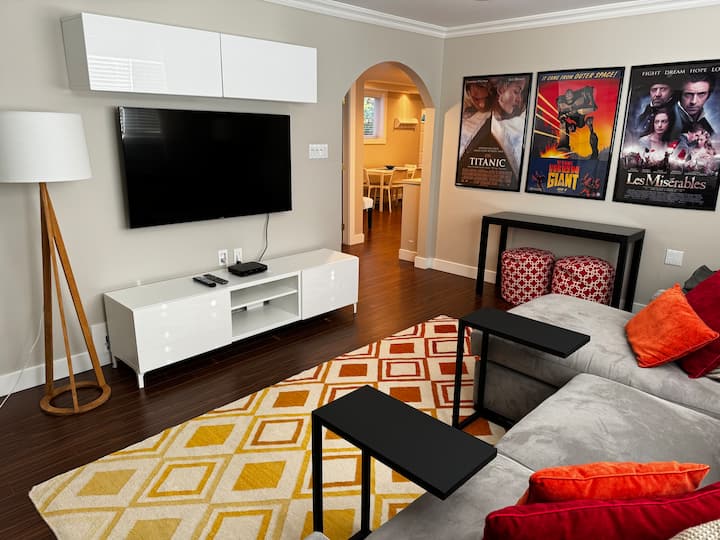 Spacious, Bright Garden-level Suite, Private Entry - North Vancouver