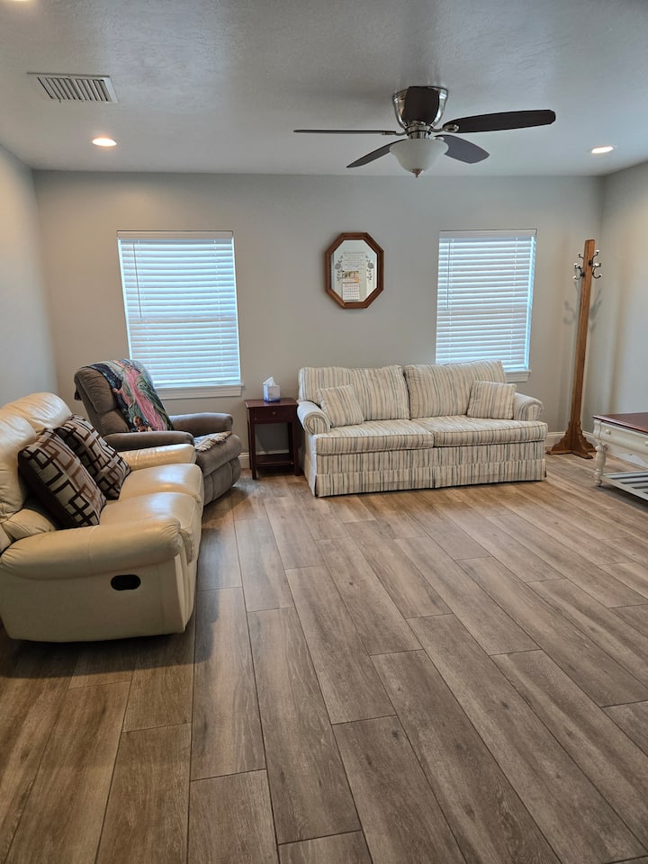 Peaceful Home In Sunny Sarasota - Sarasota, FL