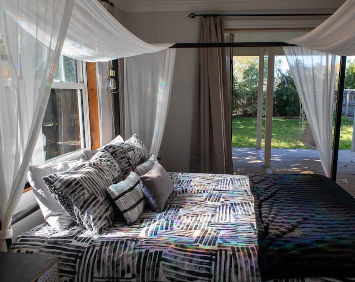 Cosy Room With Ensuite Near Town (No Fee!) - Masterton