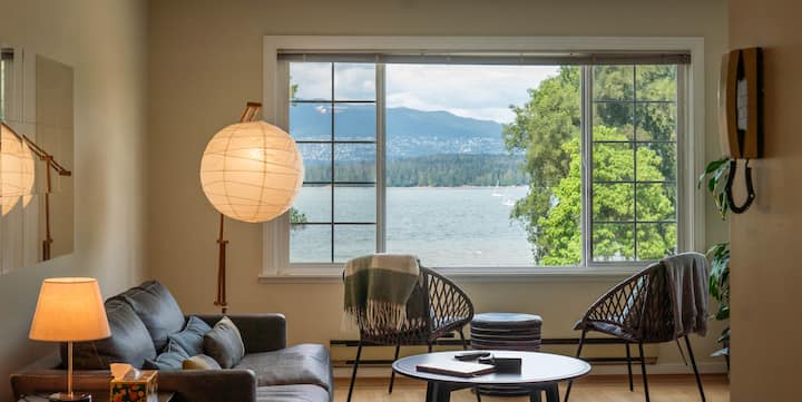 Stunning Beachfront & Waterfront On Kits Beach - Vancouver