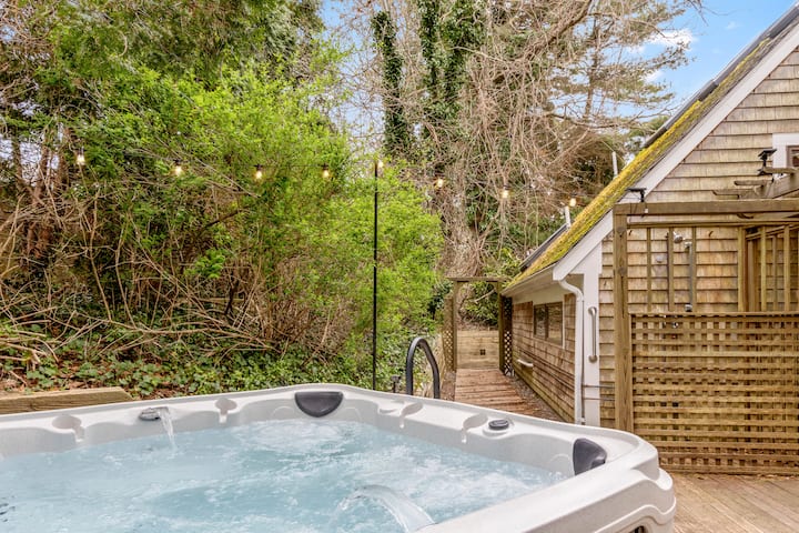 Brewster Beach House + Cottage W/ Hot Tub + Bocce - Brewster, MA