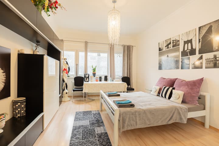 Little Stylish Studio In Non-touristic Location - Berlin