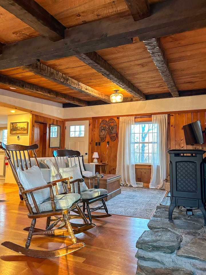 Charming Countryside Cottage - Ludlow, VT
