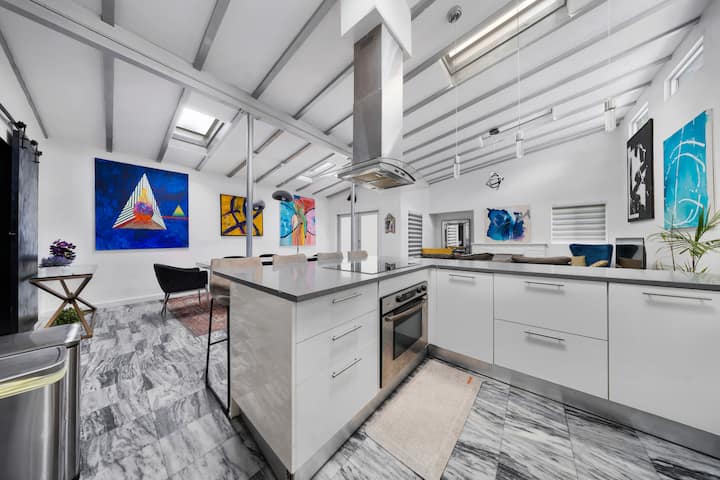 Contemporary Miami Retreat - Miami