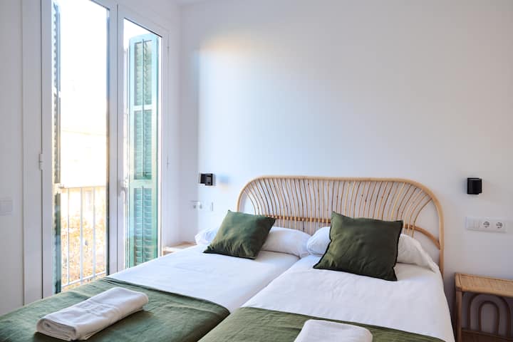 Spacious 3br In Eixample – 100 M From Metro & Tram - Barcelona