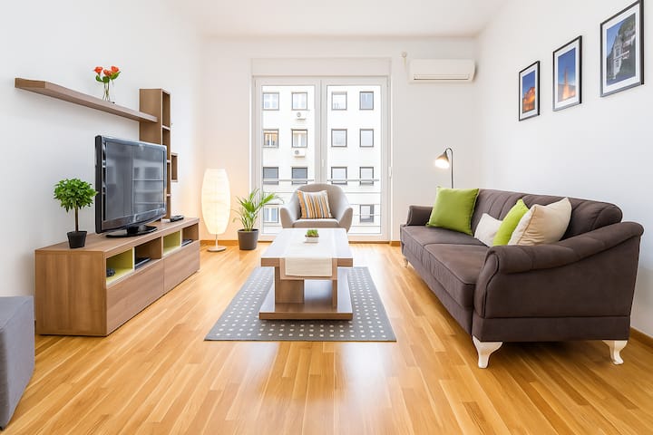3 Bdr For 6 / Center / Close To National Museum - Belgrade