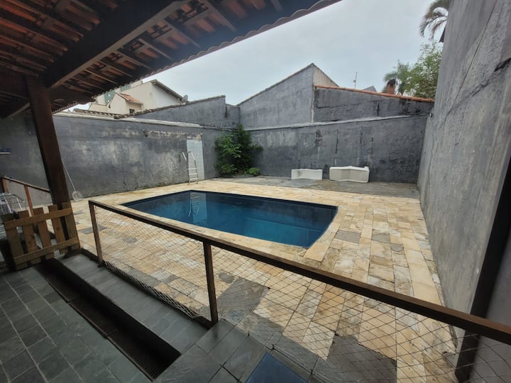 1-casa Com Piscina No Centro De Peruíbe. - Peruíbe