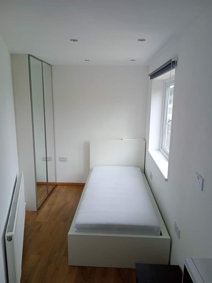 Corby Ensuite Room - Corby