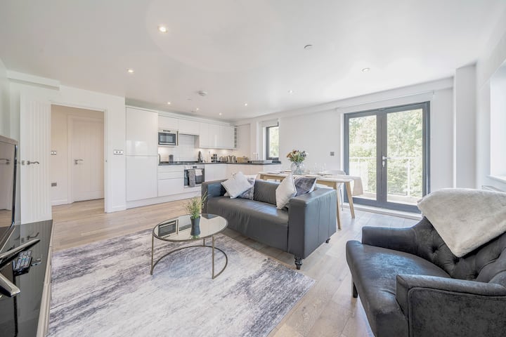 Epsom Central Modern Duplex - Surbiton