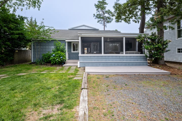 Betty's Beach Bungalow - Dewey Beach, DE