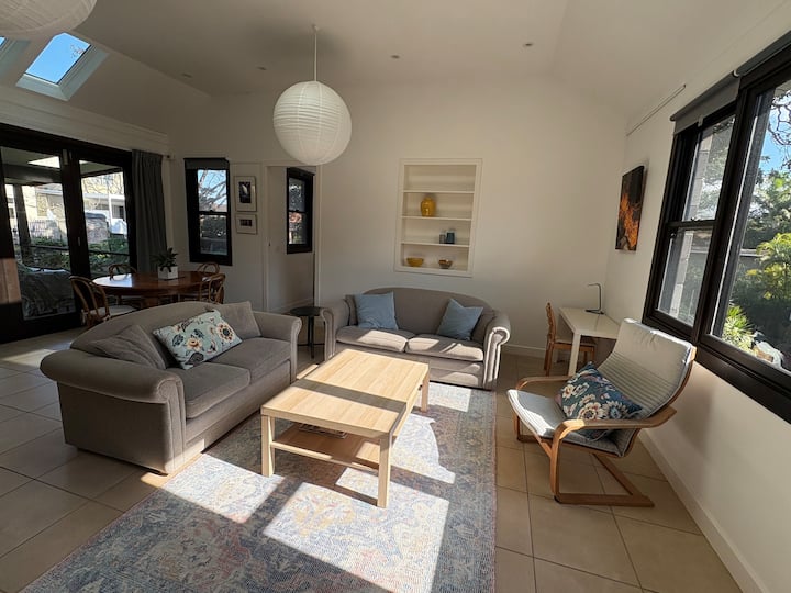 Summer House In Private Garden Close To Amenities. - Manly