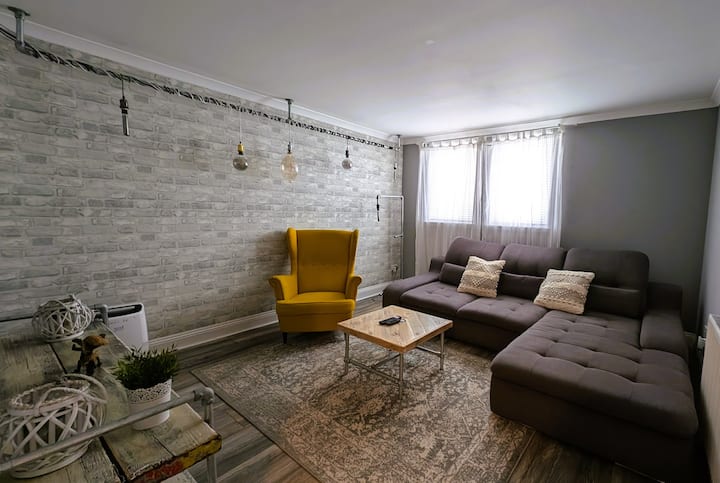 Superb 2 Bed Flat Next To Holyrood Palace - Edinburgh, UK