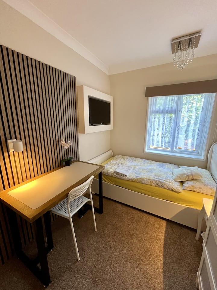 Room No 2 For One With Tv And Single Bed - Southampton