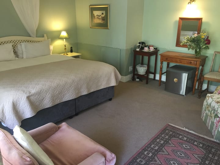 Iris Suite - Greyton