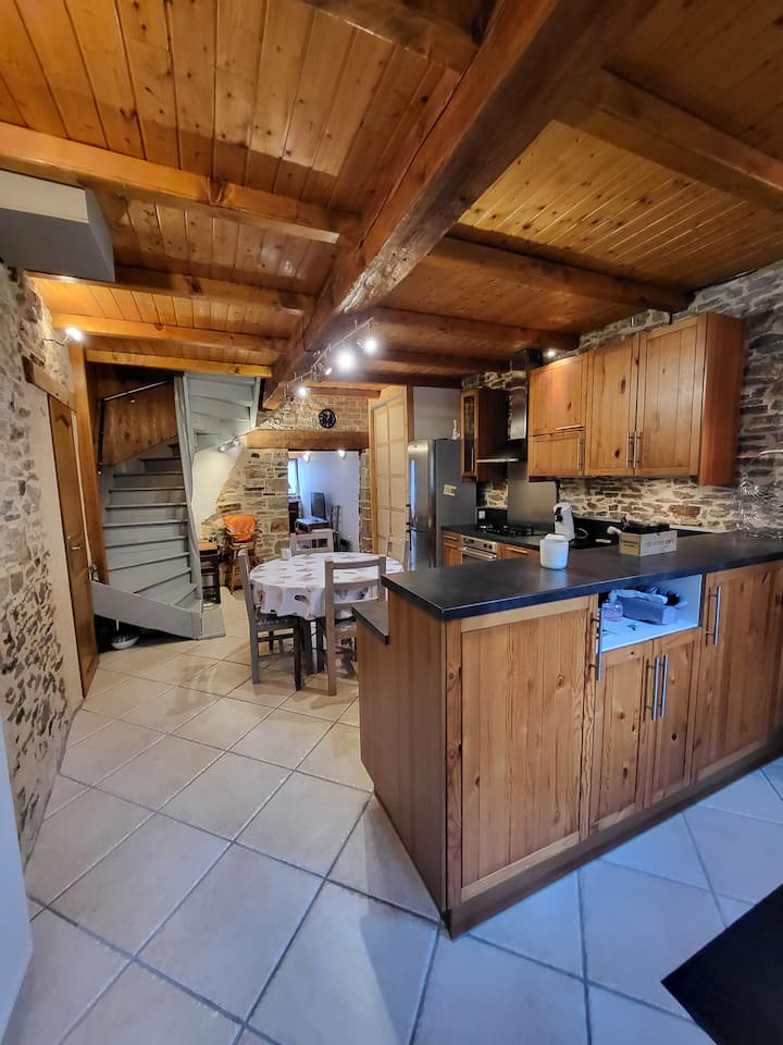 Maison Médiévale 3 éToiles - Charme Et Qualité. - Crémieu