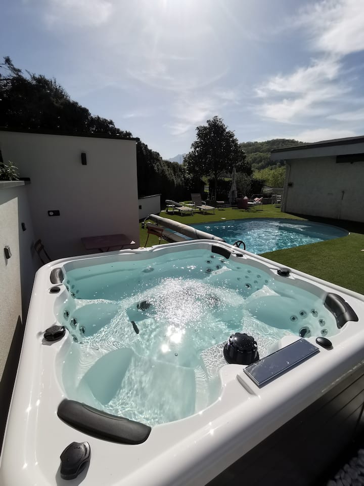Magnifique Villa - 10p - 250m² 
Piscine - Jacuzzi - Grenoble