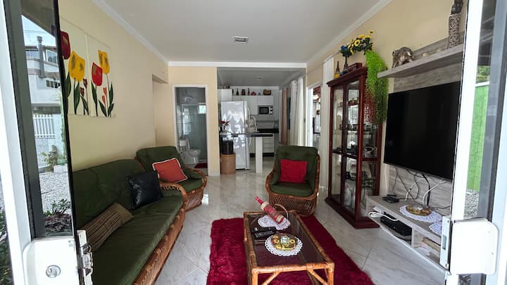 Casa Em Bombas Para Até 10 Pessoas - Bombinhas