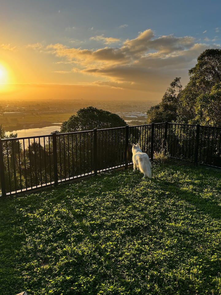 Valley View - Modern & Private Retreat - Christchurch
