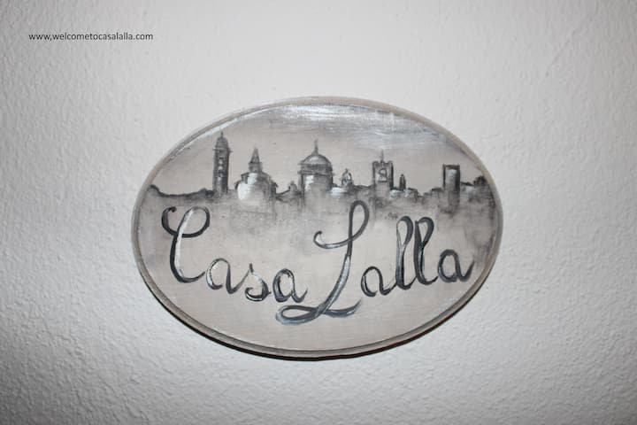 Casa Lalla In Centro Storico A Bergamo - 貝爾加莫