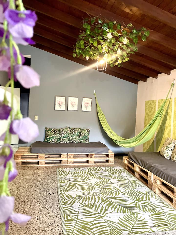 Cómoda Casa Para Compartir En Familia En Medellin - Medellín