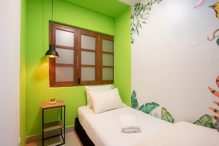 02 C Comuna 13 (Habitación Privada) Parceros - Medellín