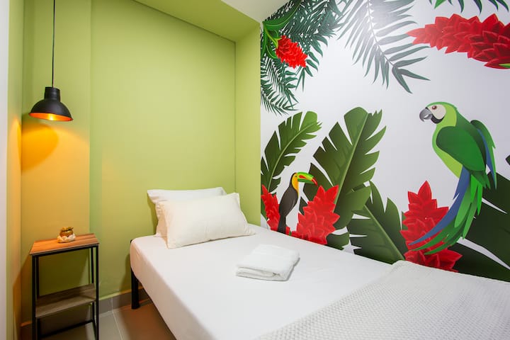 07 A Barrio Popular (Habitación Privada) Parceros - Medellín
